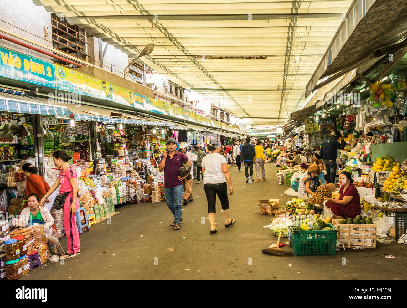 Con market da Nang Vietnam Stock Photo - Alamy