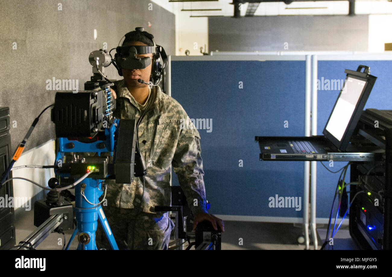 Crew served weapons system hi-res stock photography and images - Alamy