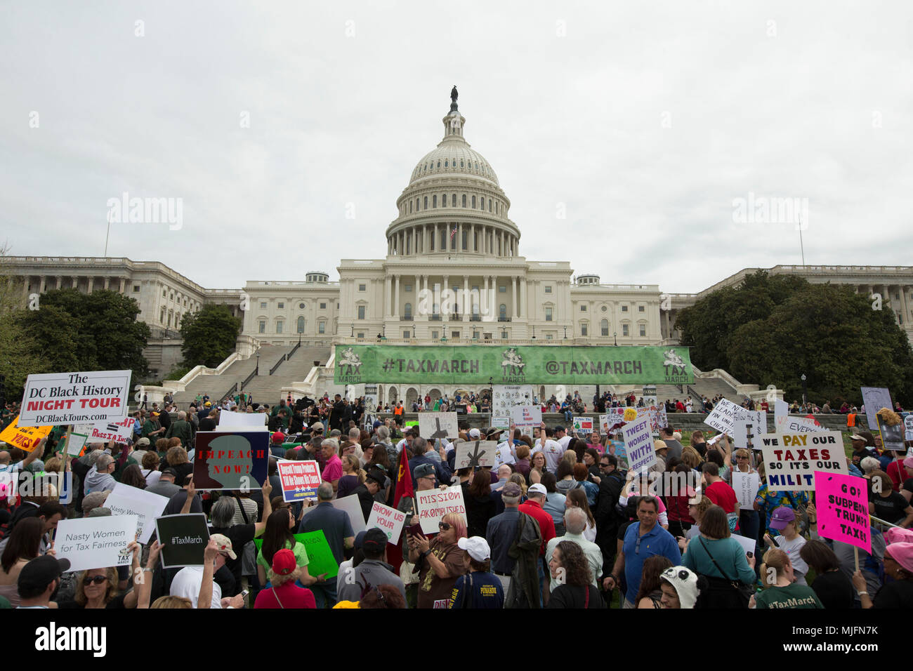Trump chicken hi-res stock photography and images - Alamy