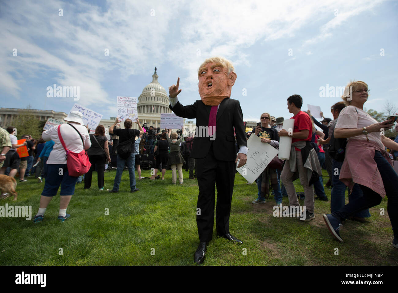 Head paper mache hi-res stock photography and images - Alamy