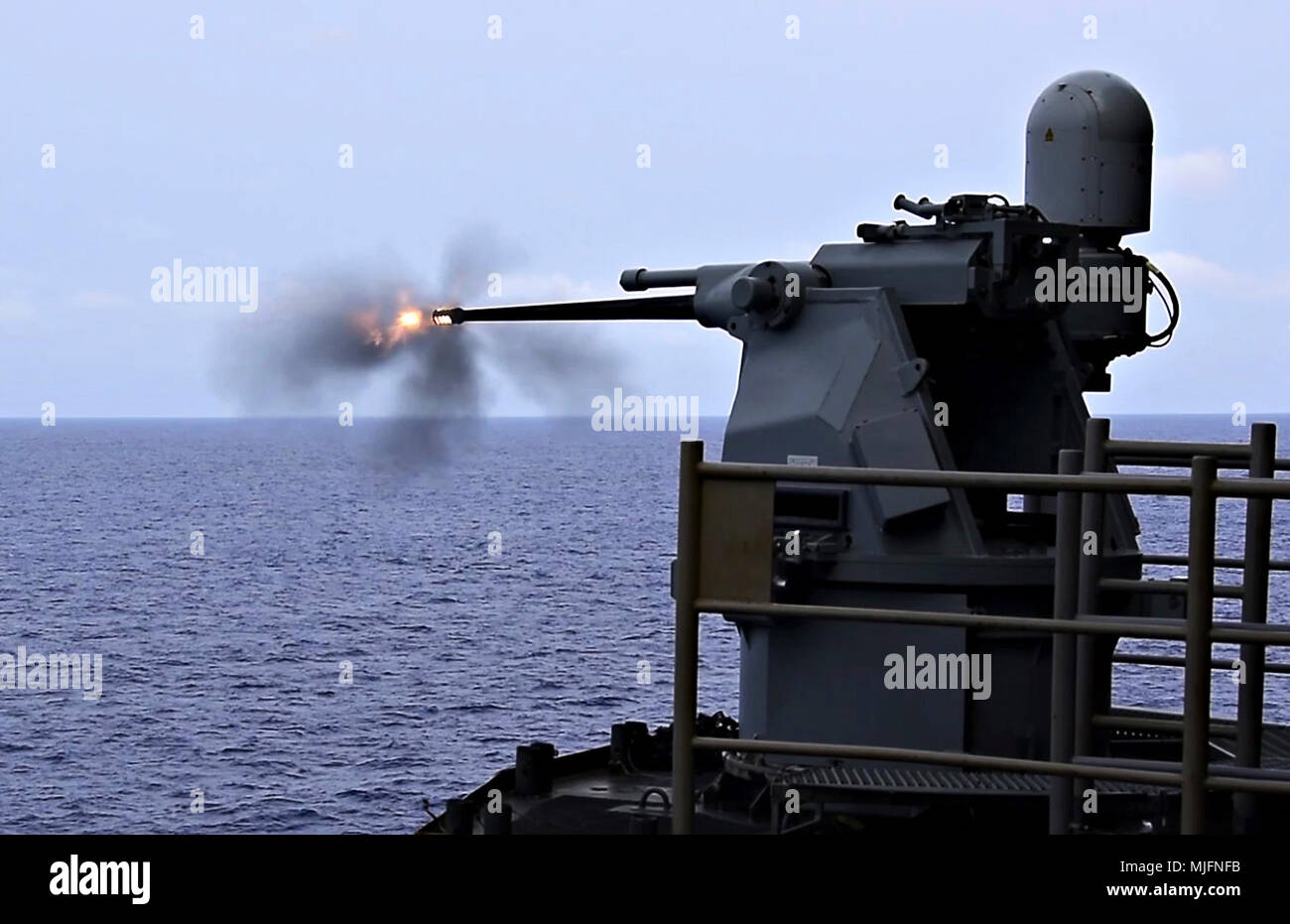 Mk 38 25 mm gun system hi-res stock photography and images - Alamy