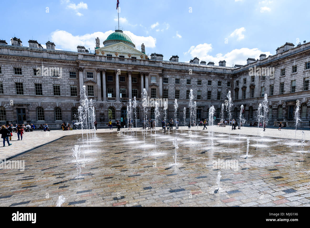 London tourist location hi-res stock photography and images - Alamy