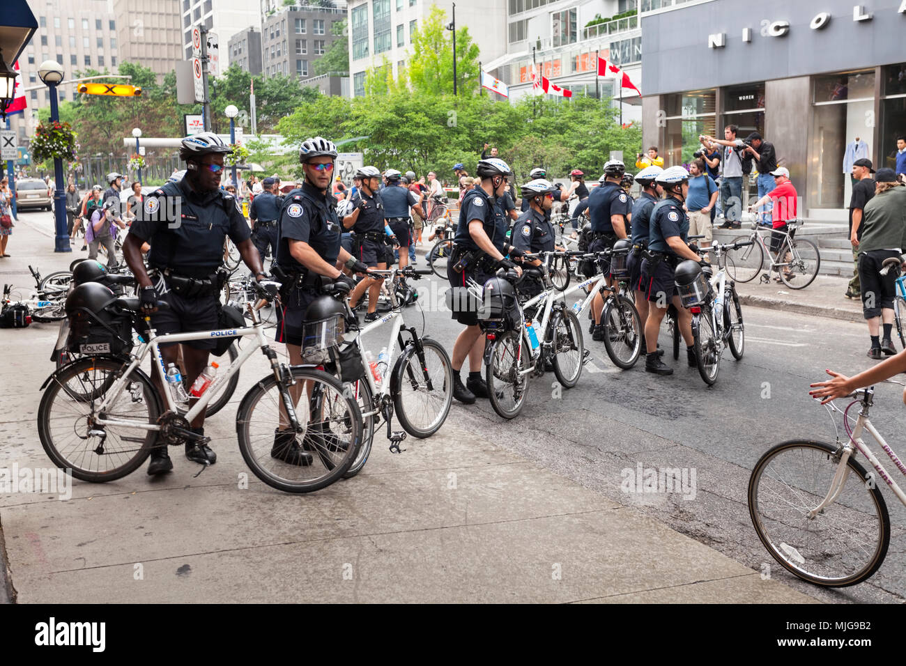 A police blockade along Queen Street during the G20 summit in Downtown ...