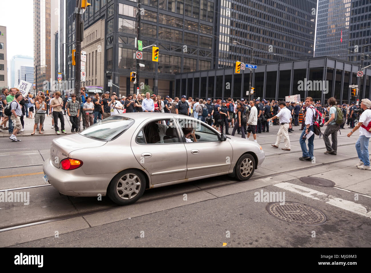 Car amongst crowd hi-res stock photography and images - Alamy