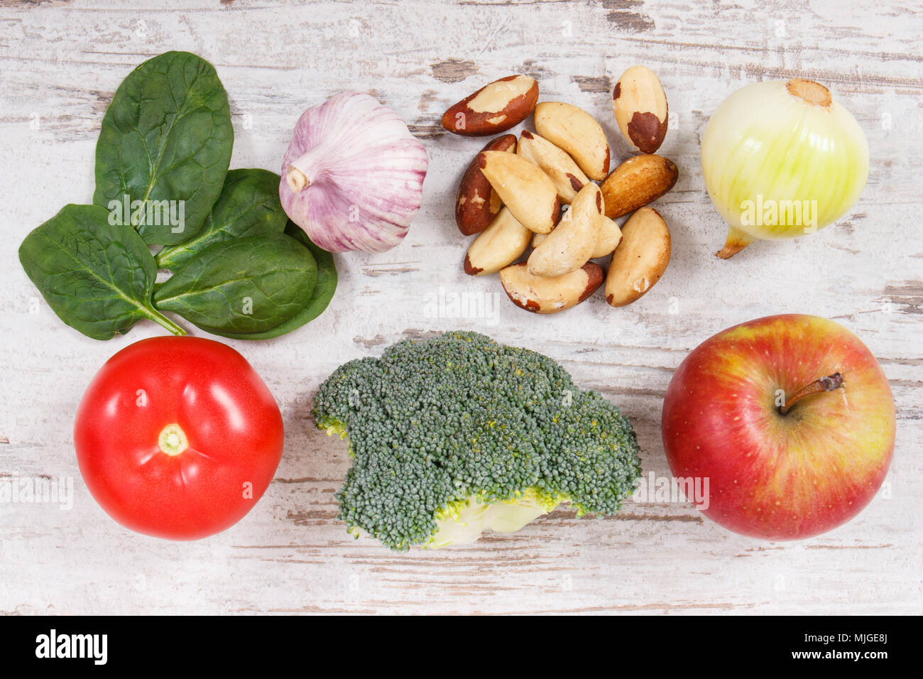 Food containing selenium, vitamins and dietary fiber, natural sources ...