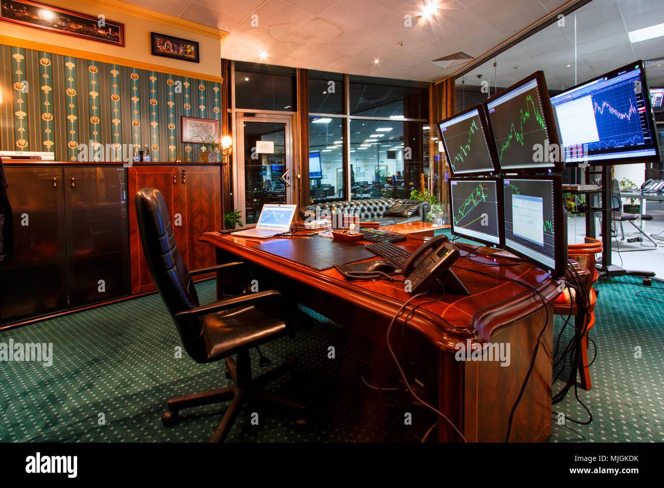 Computer screens analysis hi-res stock photography and images - Alamy