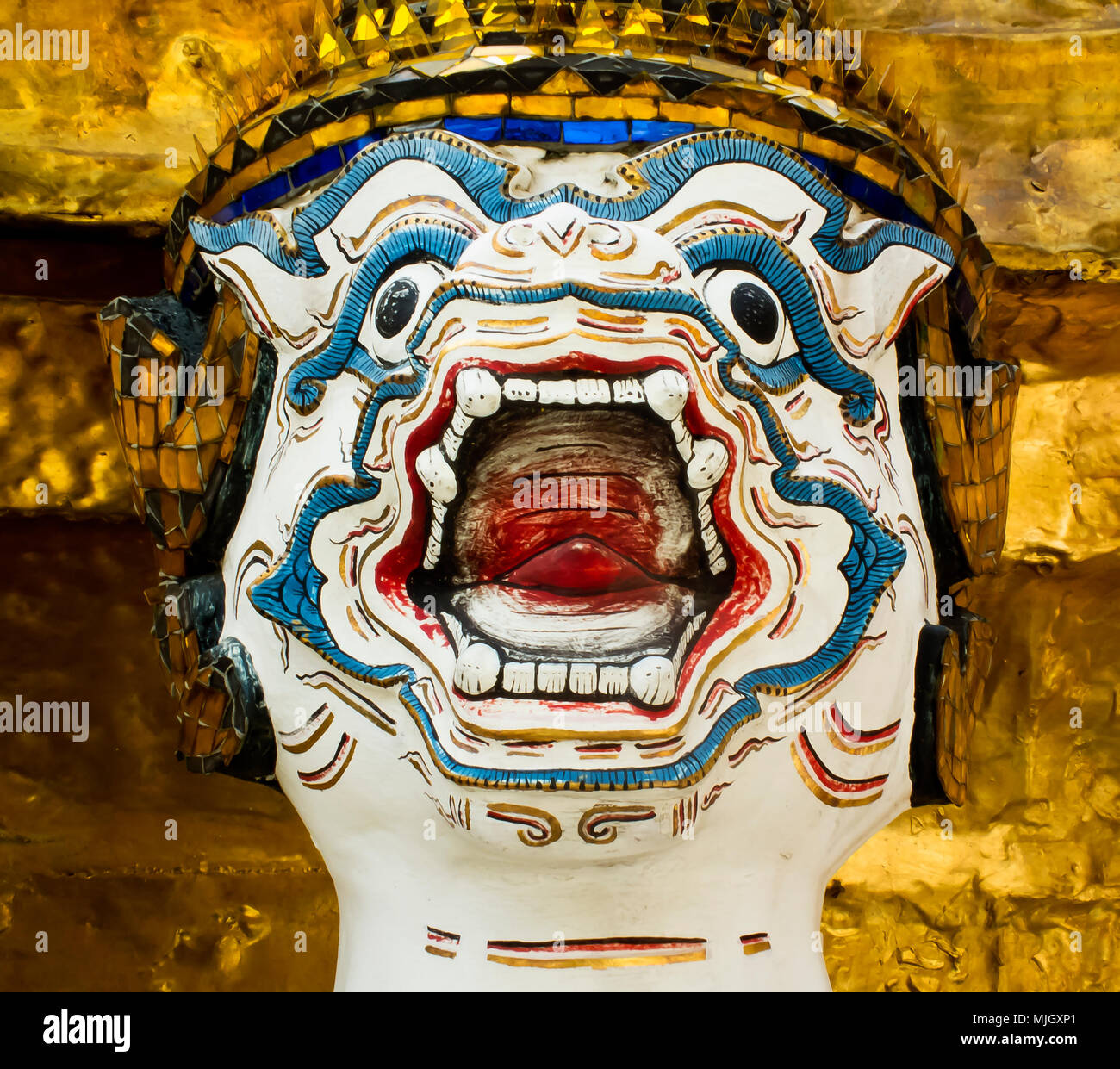 Face Guardian statue at the temple Stock Photo - Alamy