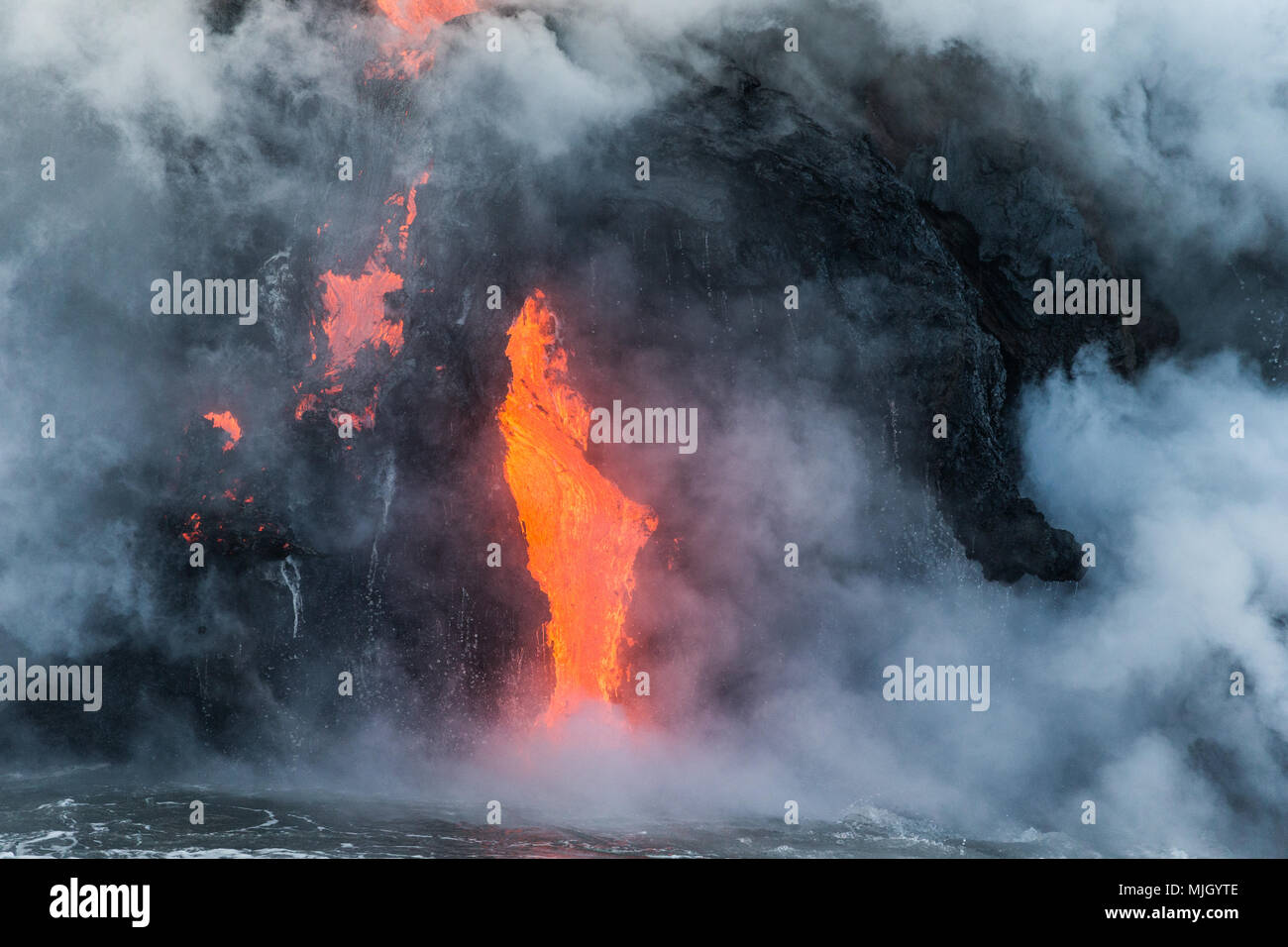 Streams of lava pour into the Pacific Ocean from Kilauea Volcano ...
