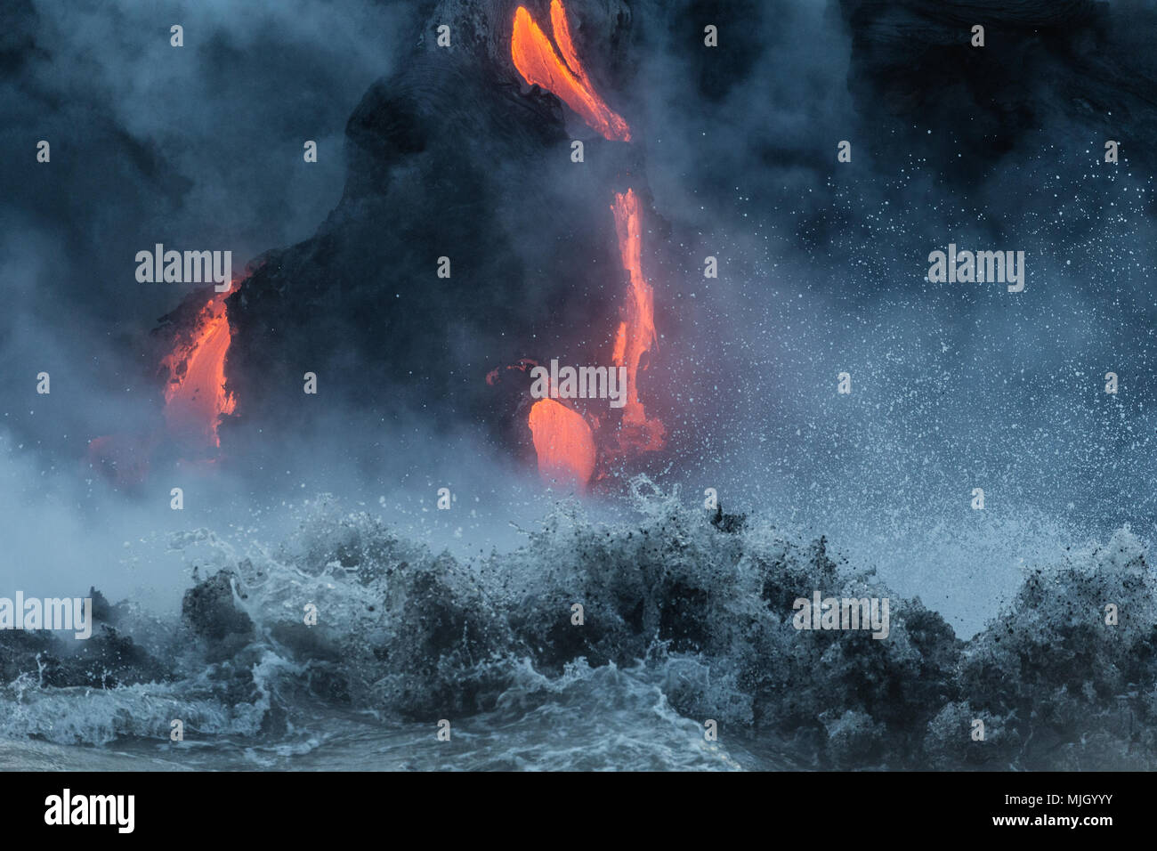 Streams of lava pour into the Pacific Ocean from Kilauea Volcano ...