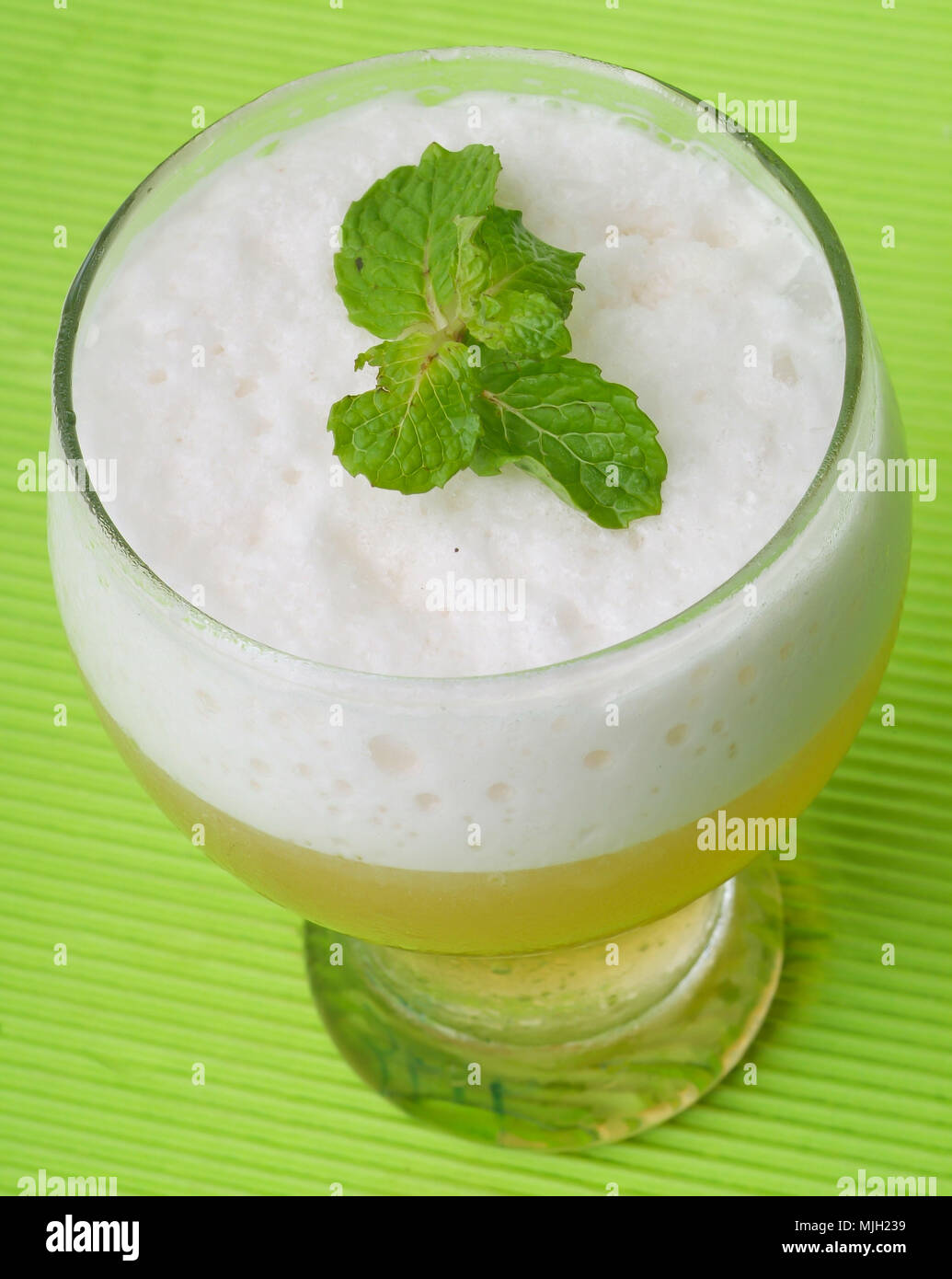 tea ice, iced tea with ice cubes on background Stock Photo - Alamy