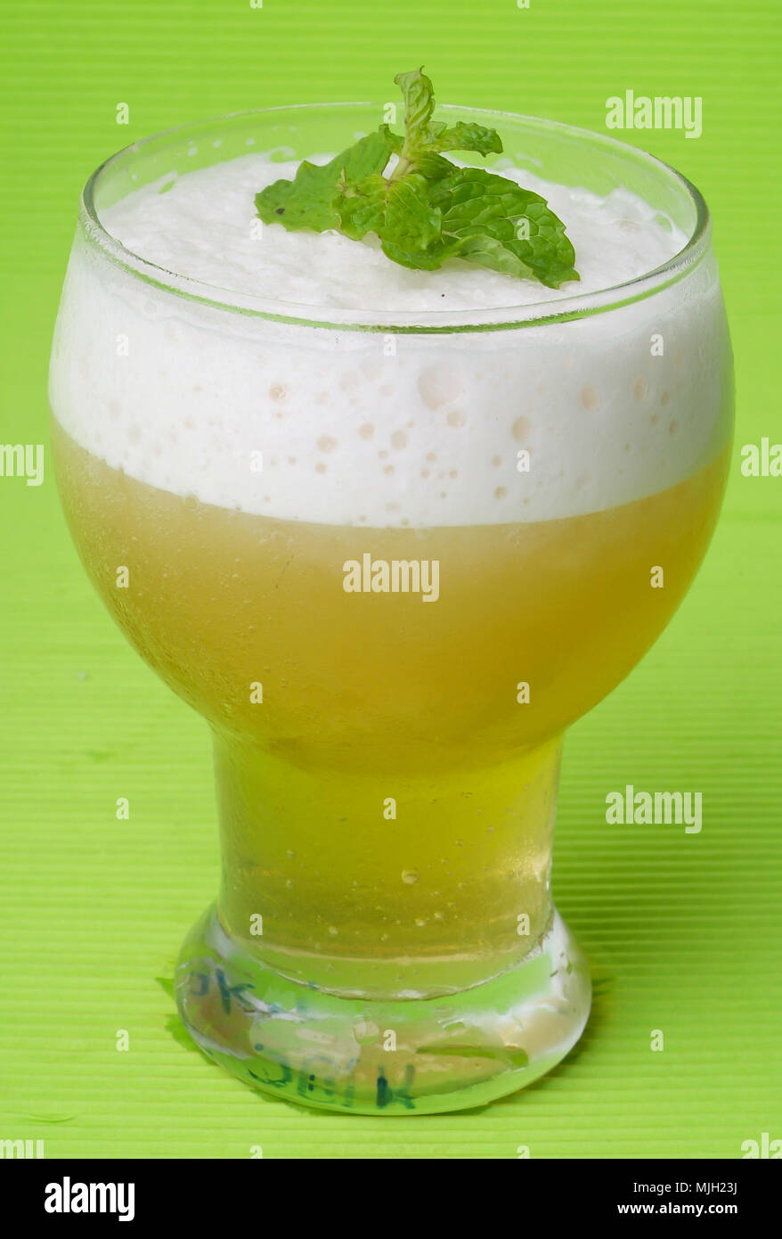 tea ice, iced tea with ice cubes on background Stock Photo - Alamy