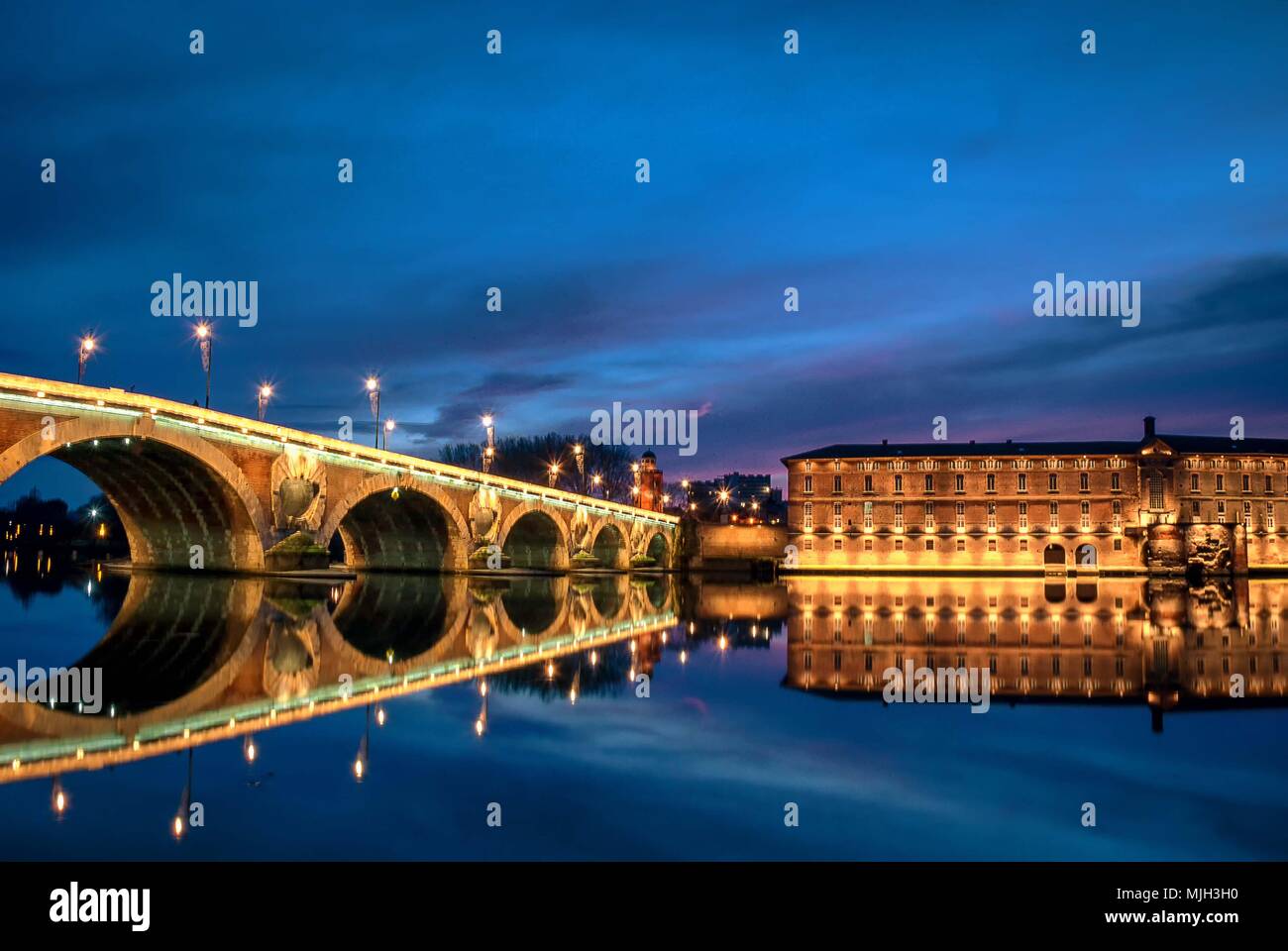 The Pont Neuf Bridge in Toulouse, France in the early evening Stock ...