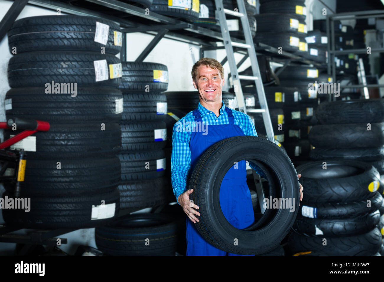 Man fitting new tyre hi-res stock photography and images - Alamy