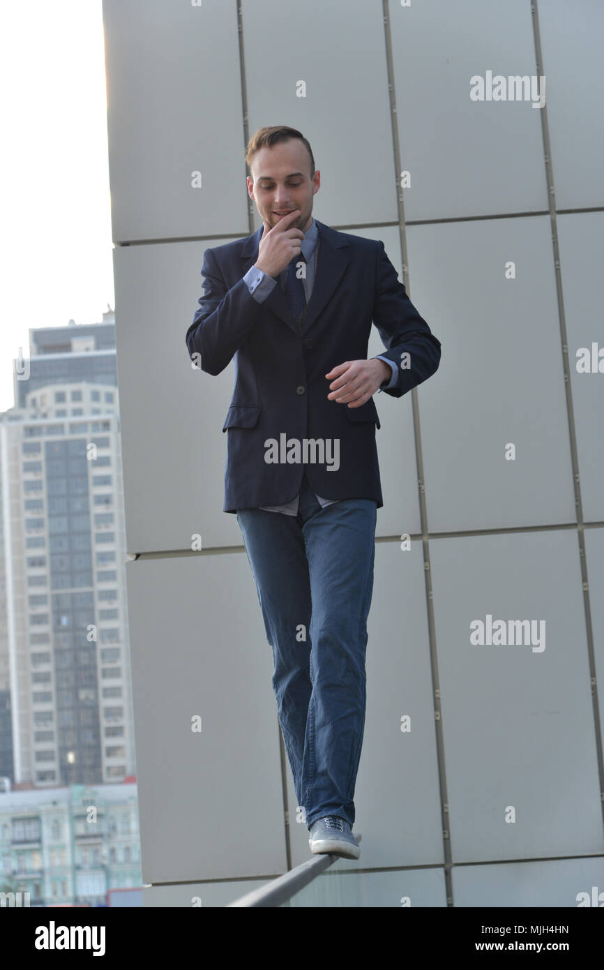 Man jump edge building hi-res stock photography and images - Alamy
