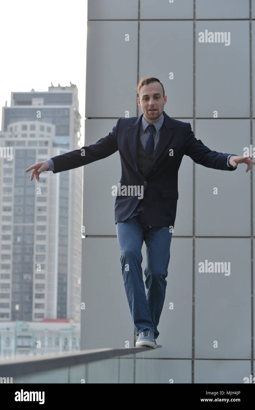 Man jump edge building hi-res stock photography and images - Alamy