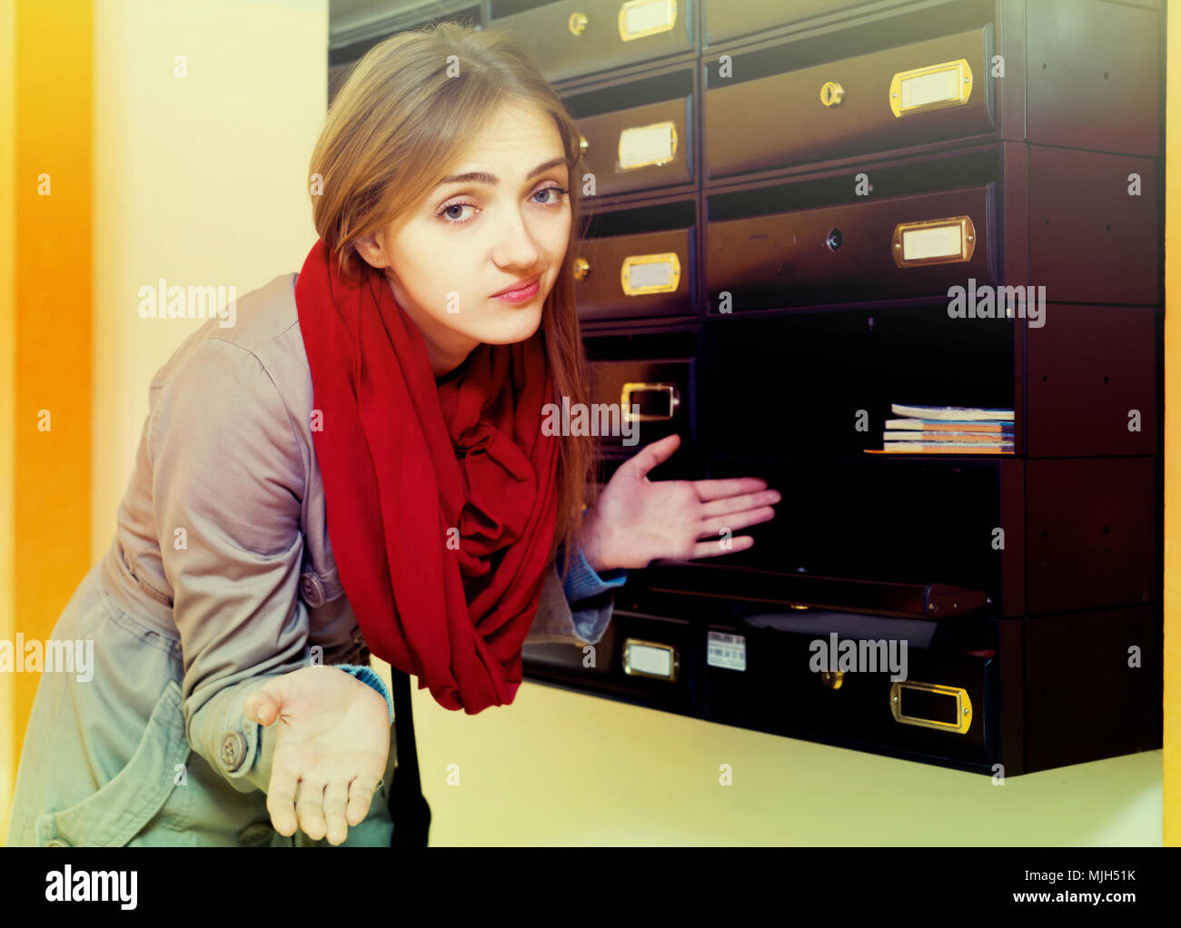 Empty mailbox hi-res stock photography and images - Alamy