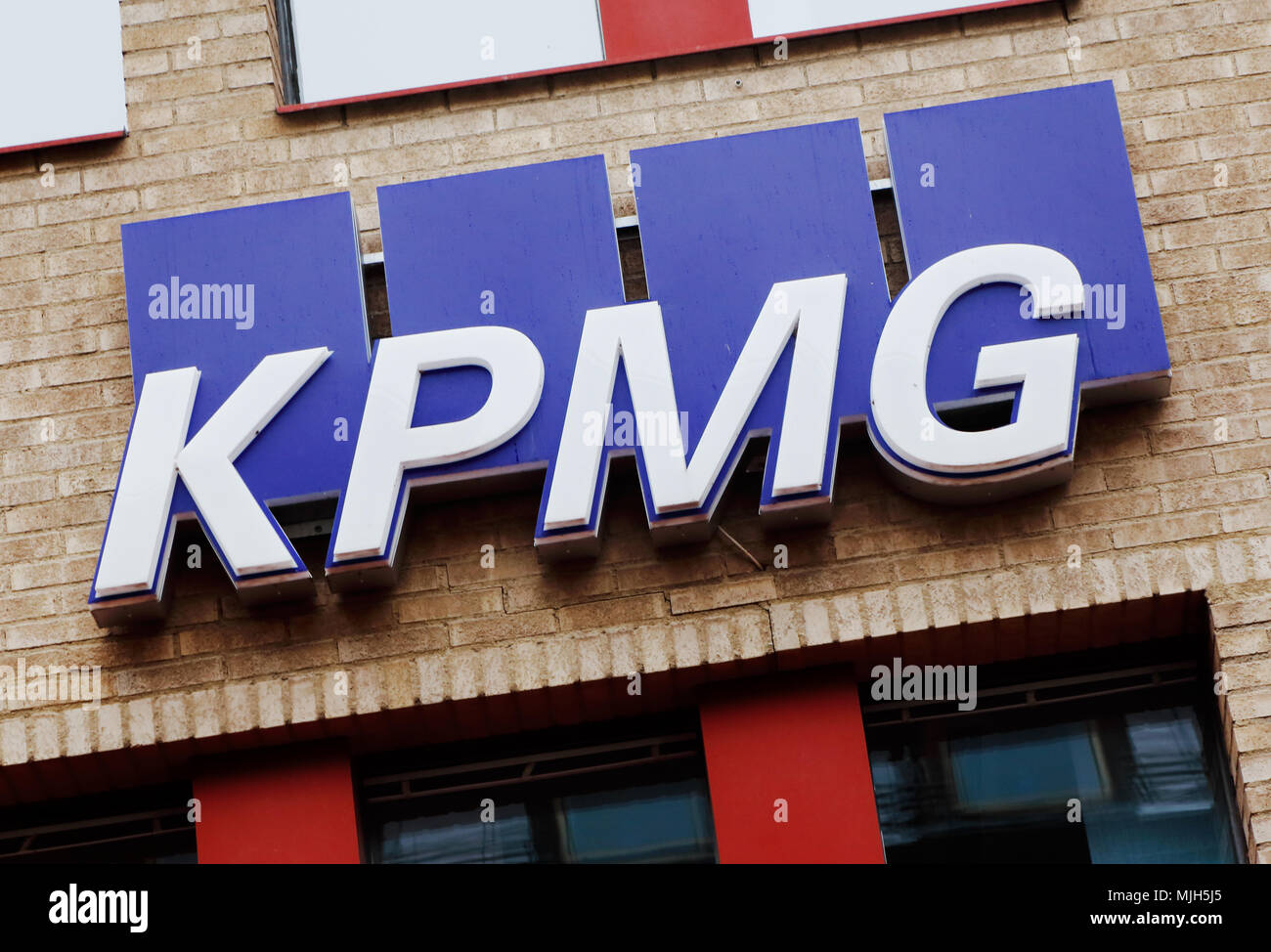Kpmg logo hi-res stock photography and images - Alamy