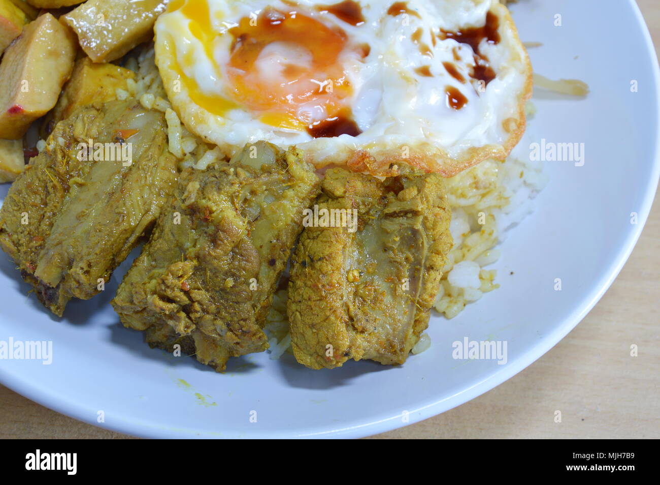 curry pork rib and fried egg on rice Stock Photo - Alamy