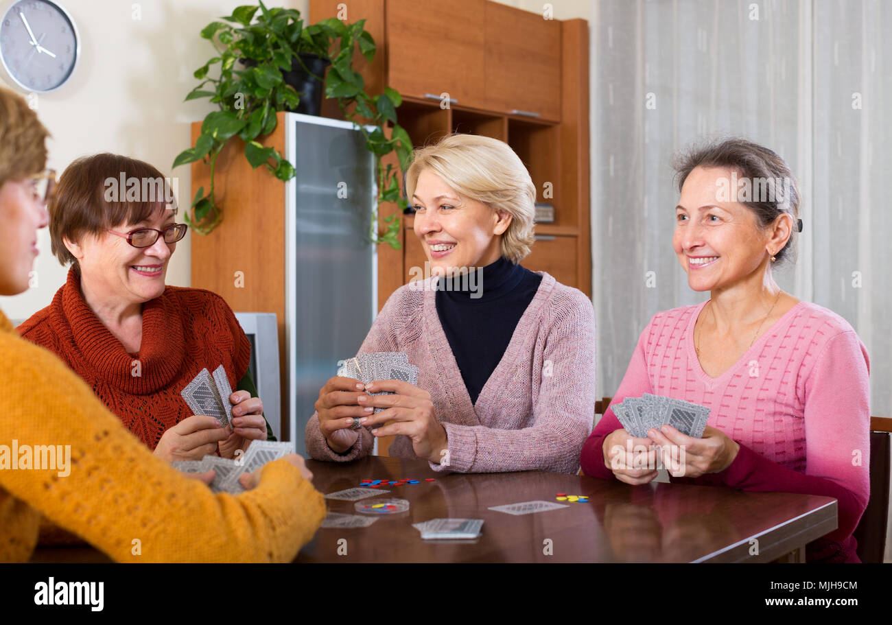 Elderly playing bridge hi-res stock photography and images - Alamy