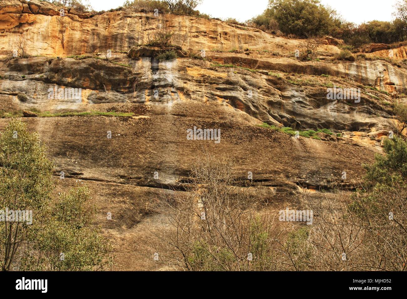 Streaked brown rocks hi-res stock photography and images - Alamy