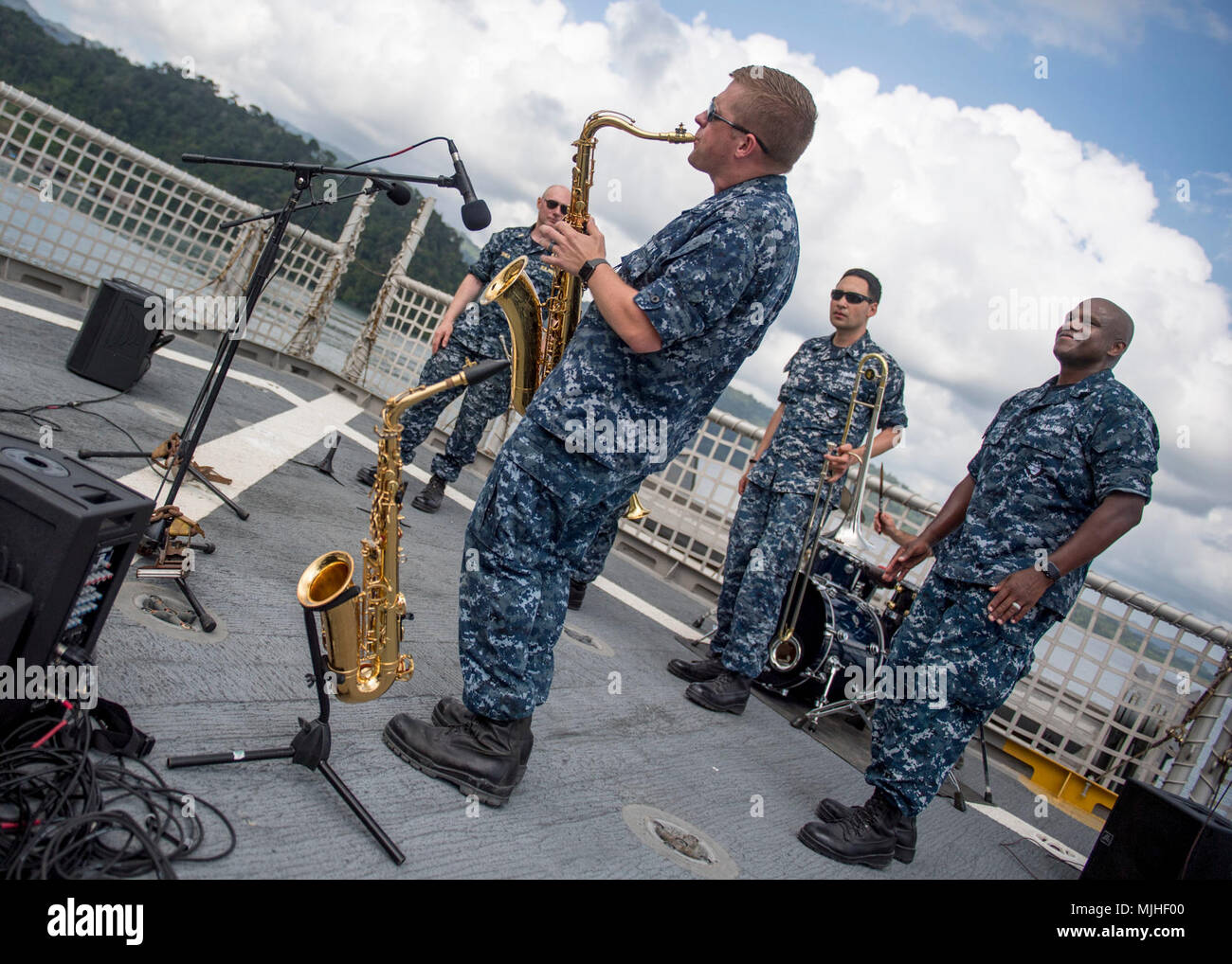 PUERTO BARRIOS, Guatemala (April 05, 2018) Musician 3rd Class Kent ...