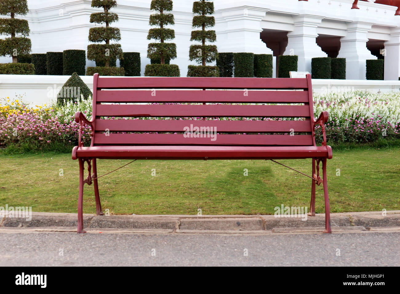 Red Wooden Bench In The Park Stock Photo - Alamy