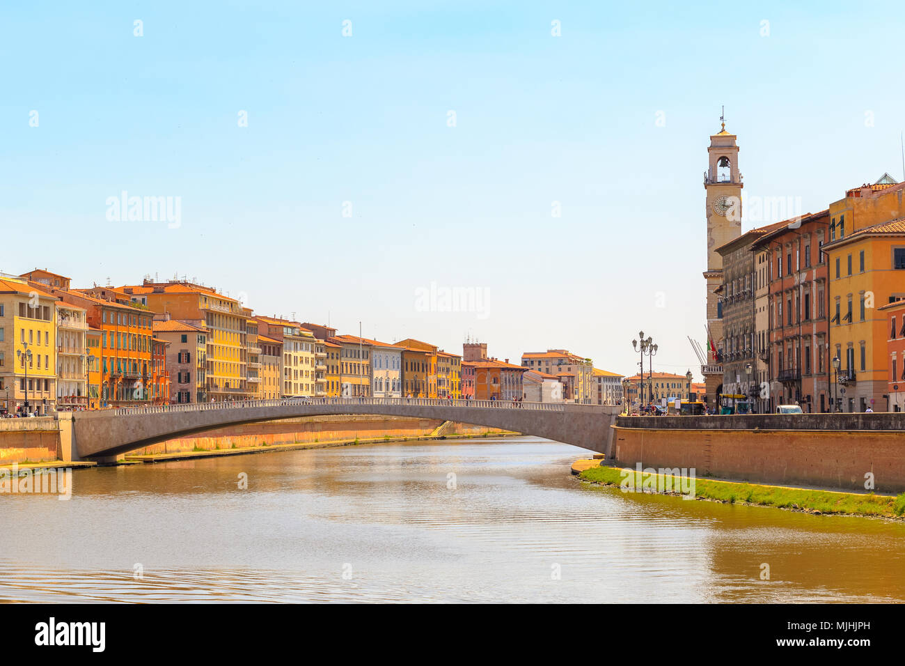 Ponte di Mezzo (Mezzo Bridge) on Arno river with Pisa cityscape in the ...