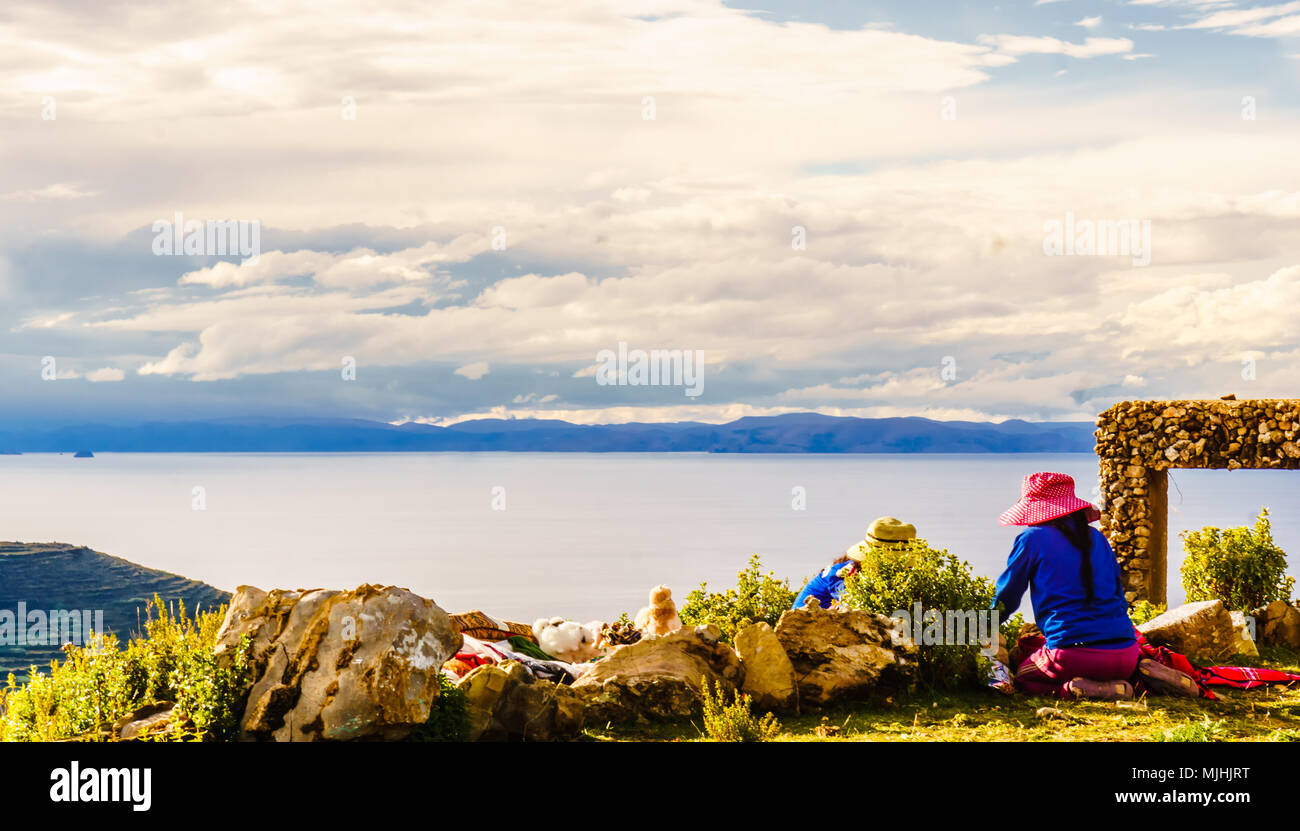 Indigenous women bolivia nature hi-res stock photography and images - Alamy