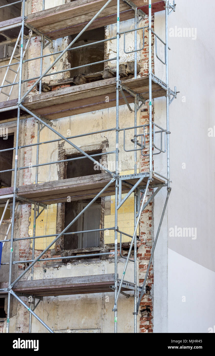 Old scaffolding hi-res stock photography and images - Alamy