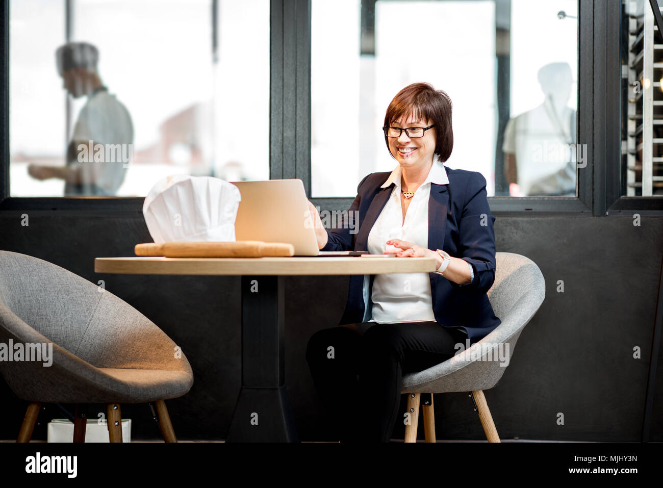 Working in bakery woman hi-res stock photography and images - Alamy