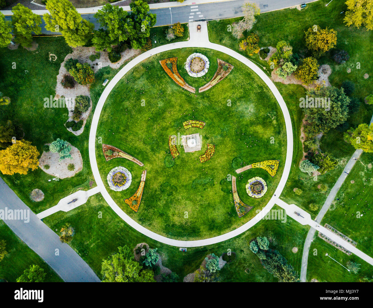 Roundabout park garden grass hi-res stock photography and images - Alamy