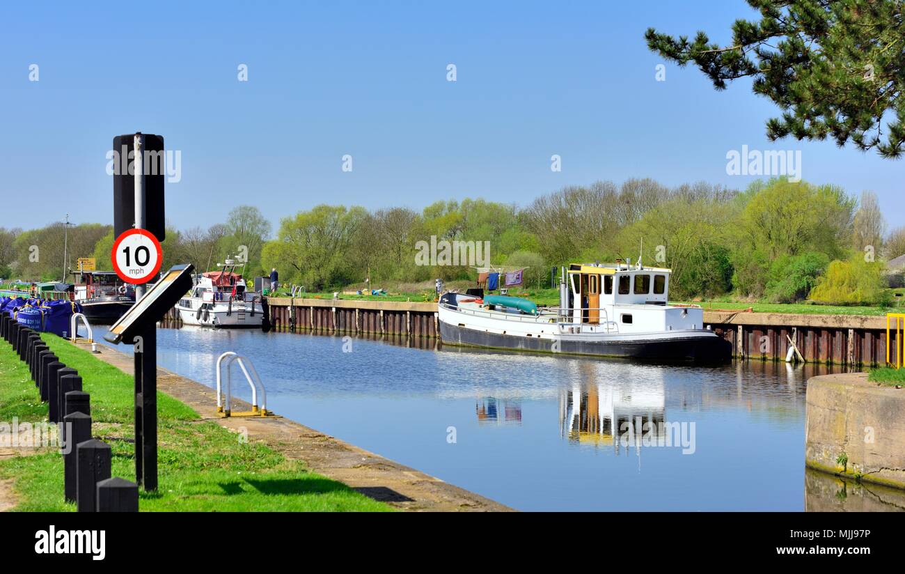 River trent holme lock hi-res stock photography and images - Alamy
