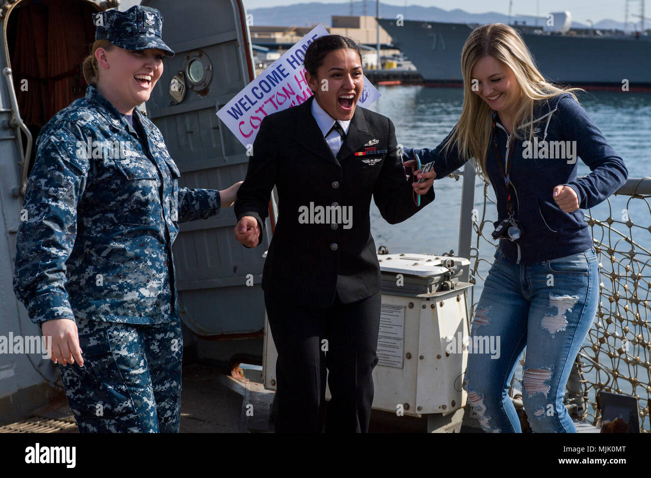 171205-N-GR847-0115 SAN DIEGO (Dec. 05, 2017) Fire Controlman 2nd Class ...