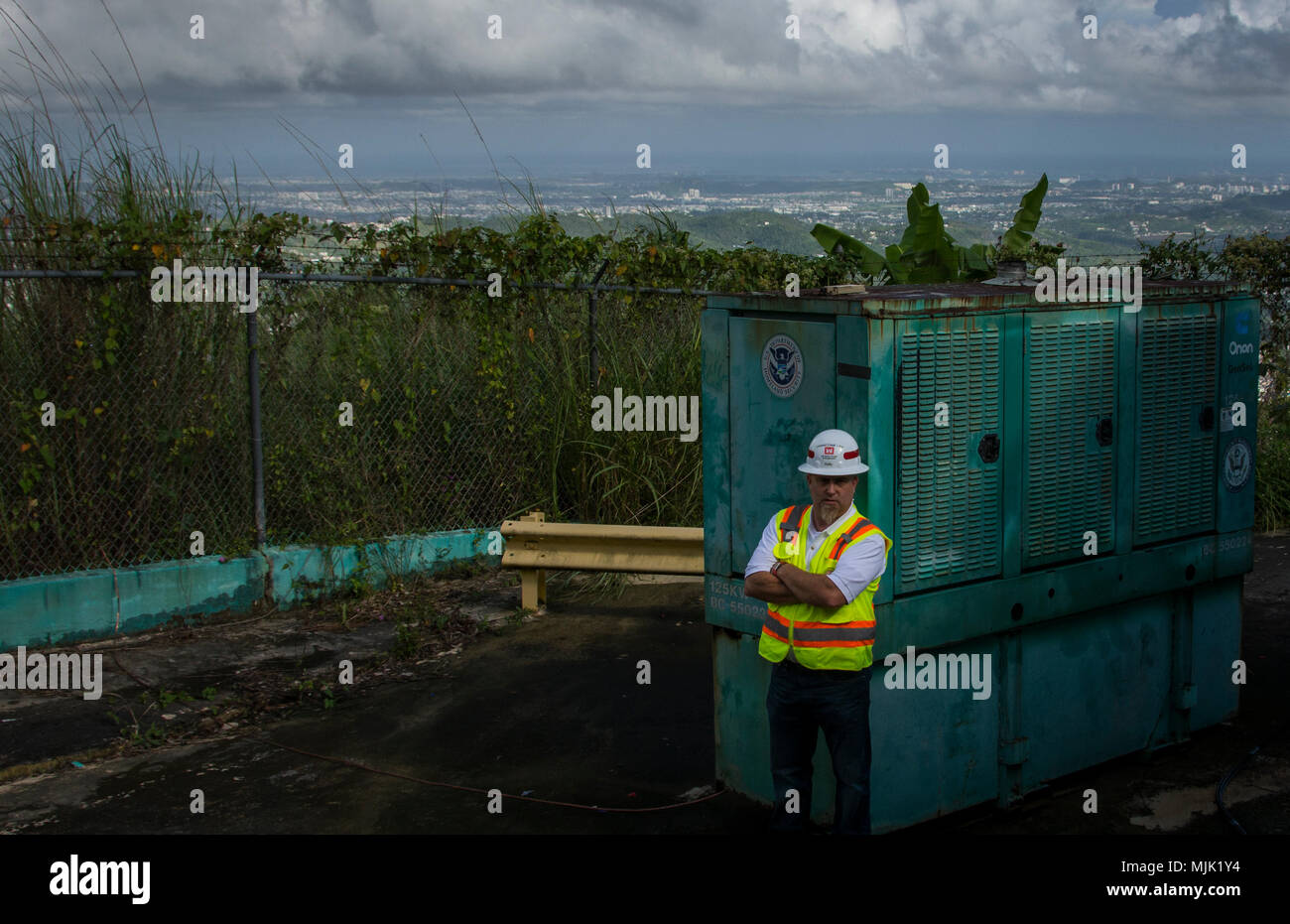 Brent Kelly, Pittsburgh District, poses in front of the 800th temporary ...