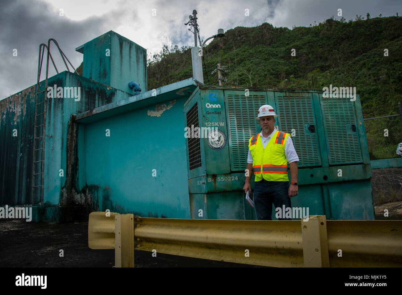 Brent Kelly, Pittsburgh District, poses in front of the 800th temporary ...