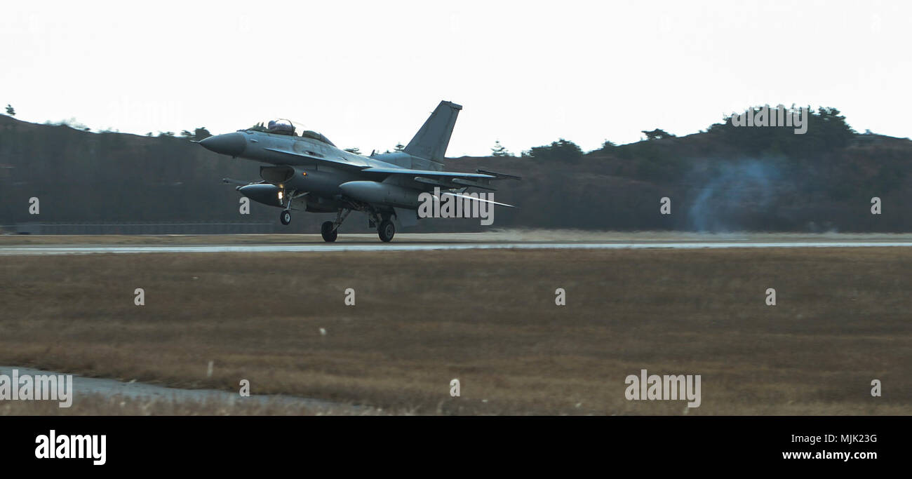 Kf 16 aircraft hi-res stock photography and images - Alamy