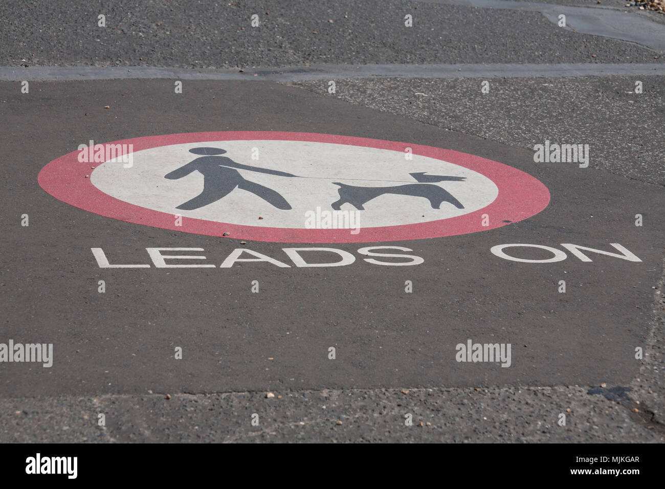 use dog lead sign Brighton Stock Photo - Alamy