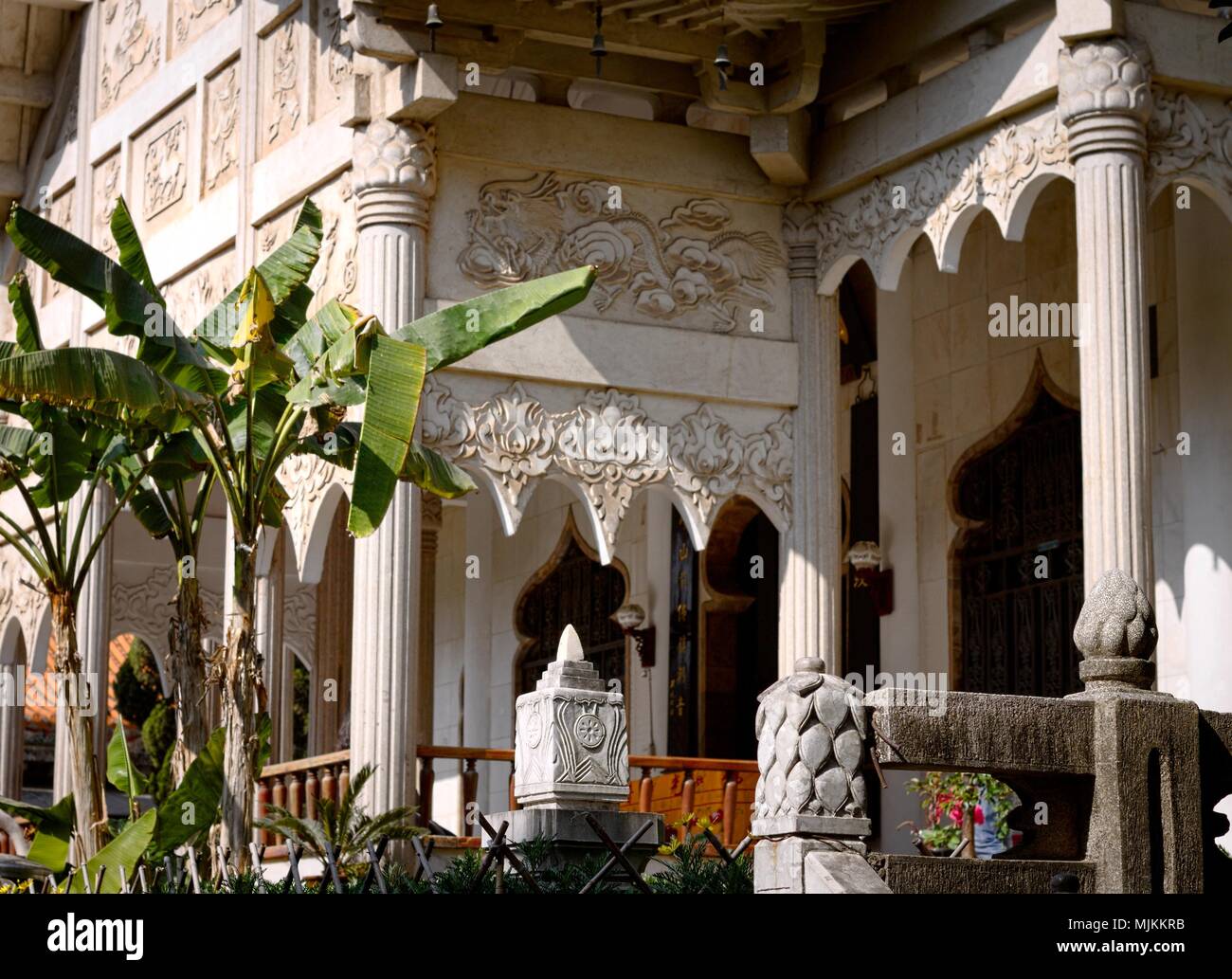 Yuantong Temple's garden (Kunming, Yunnan, China Stock Photo - Alamy