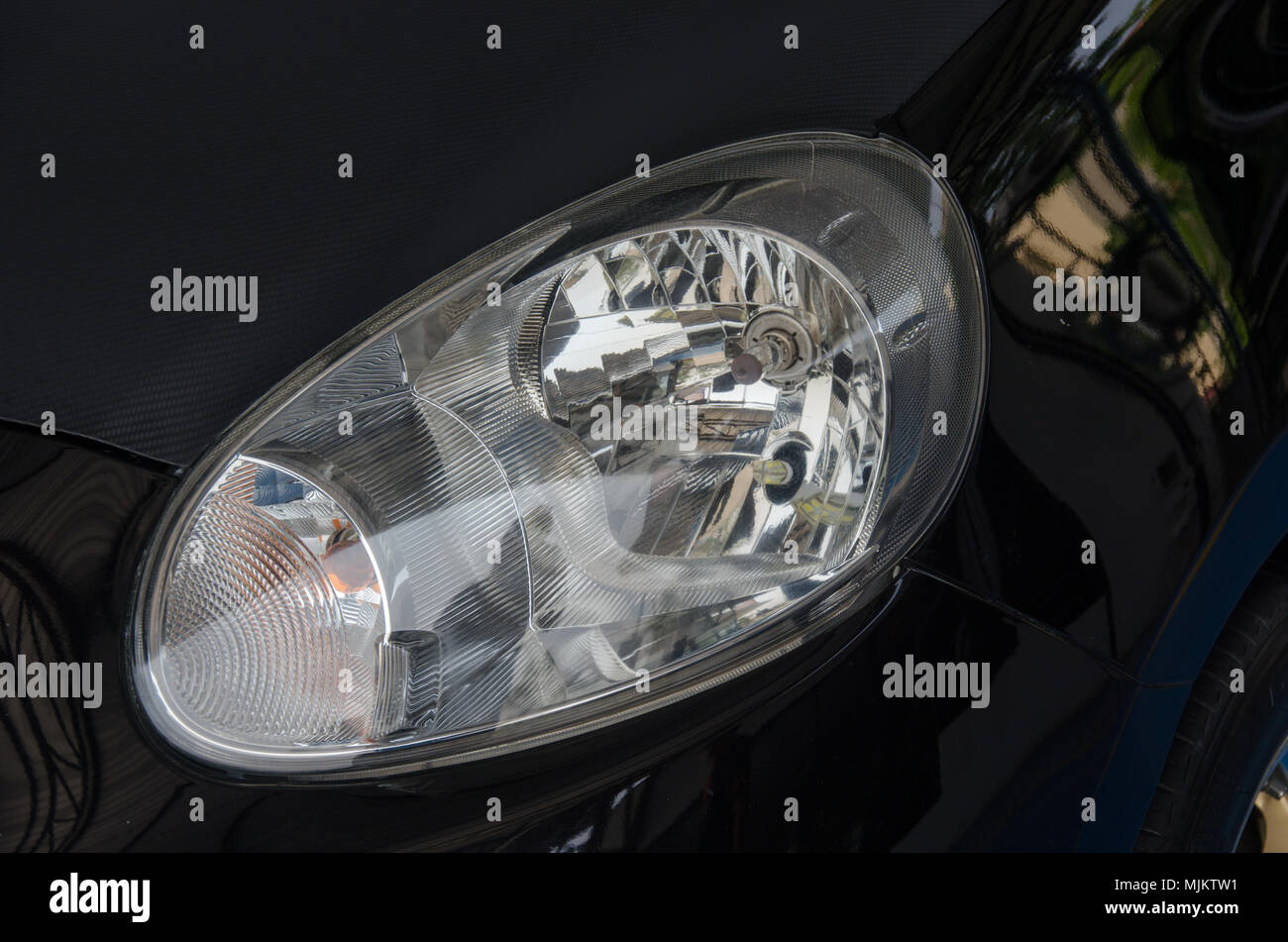 Vehicle glass hi-res stock photography and images - Alamy