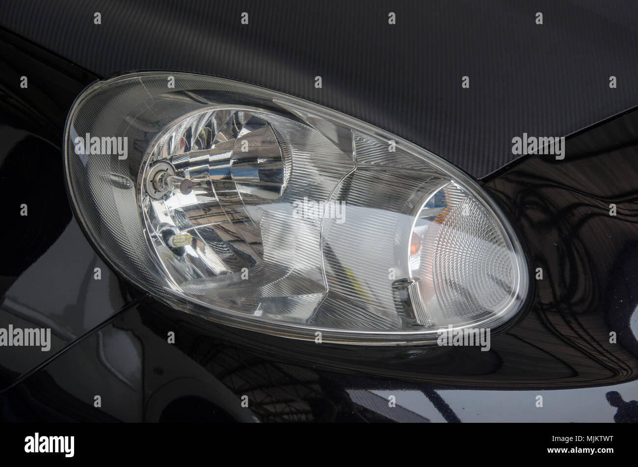 Vehicle glass hi-res stock photography and images - Alamy