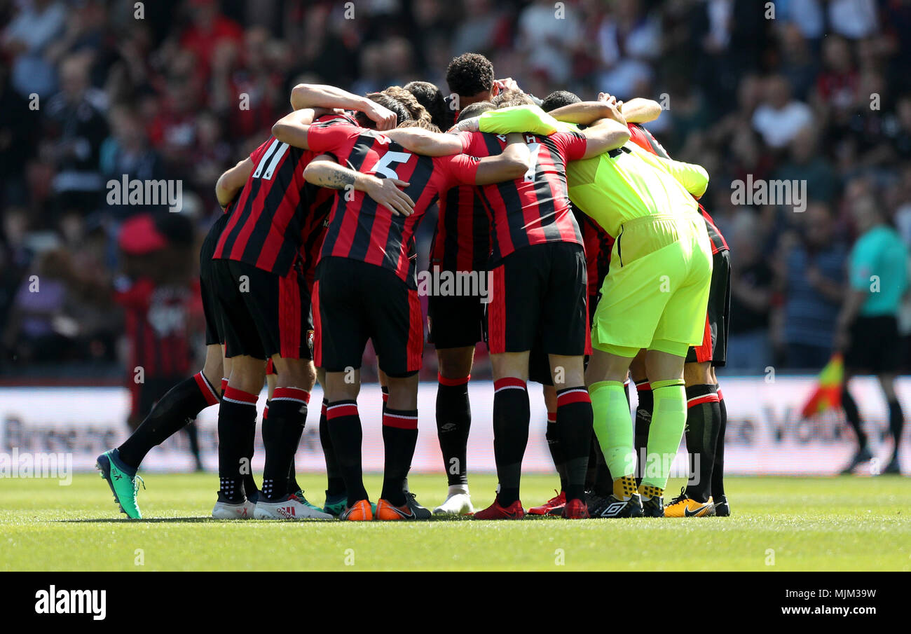 Afc bournemouth players gather hi-res stock photography and images - Alamy