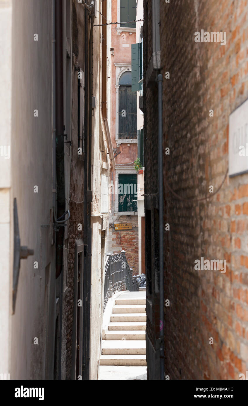 Venetian passageway hi-res stock photography and images - Alamy