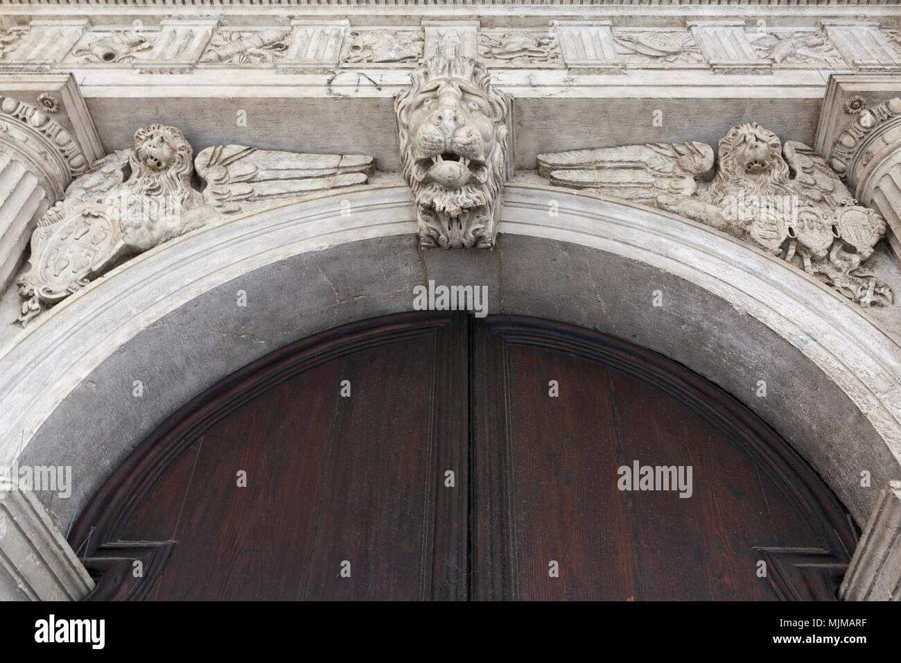 Arched doorway with lion carvings, Venice Stock Photo - Alamy