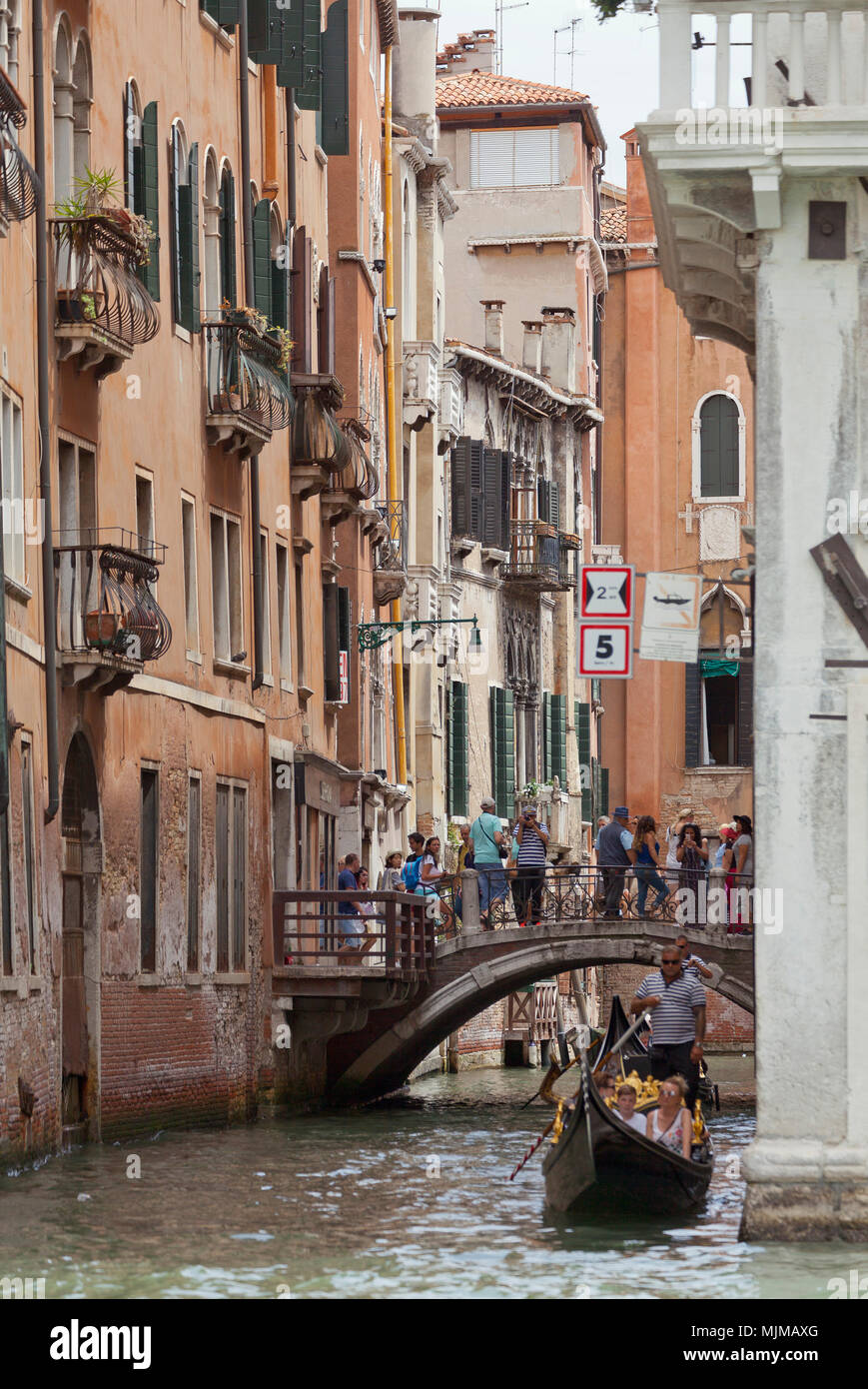 Tourists in Venice Stock Photo - Alamy