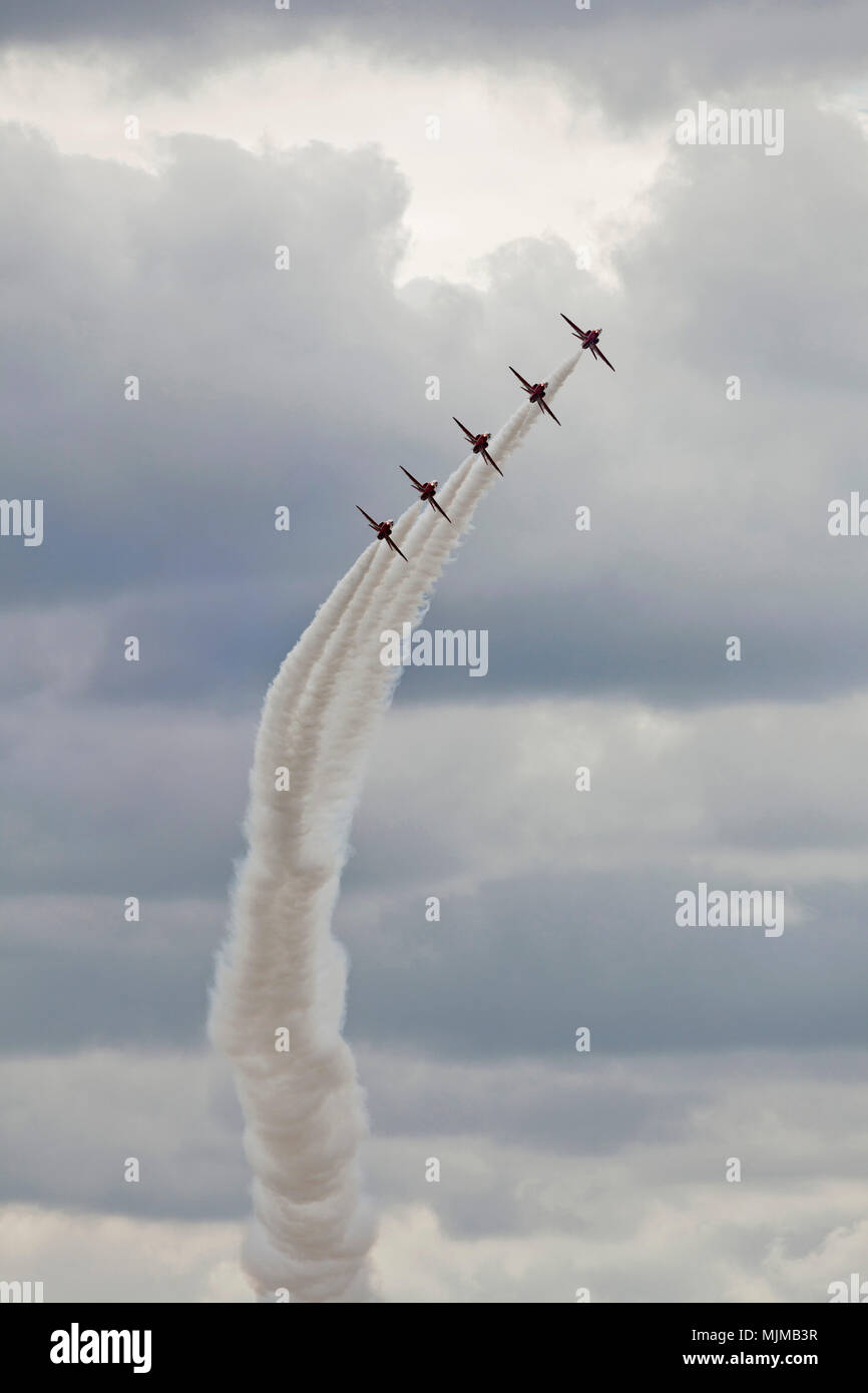 Flying red arrows hi-res stock photography and images - Alamy