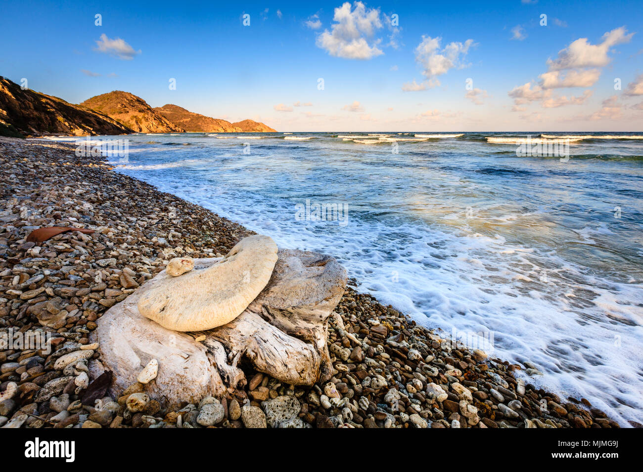 Empty tropical island beach hi-res stock photography and images - Alamy
