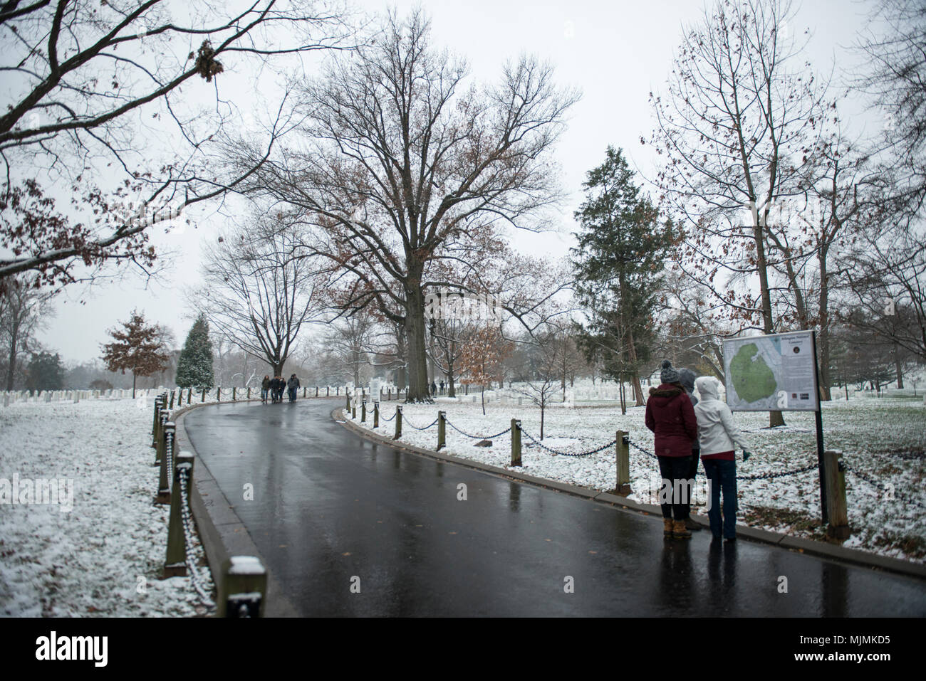 Arlington cemetery pathway hi-res stock photography and images - Alamy