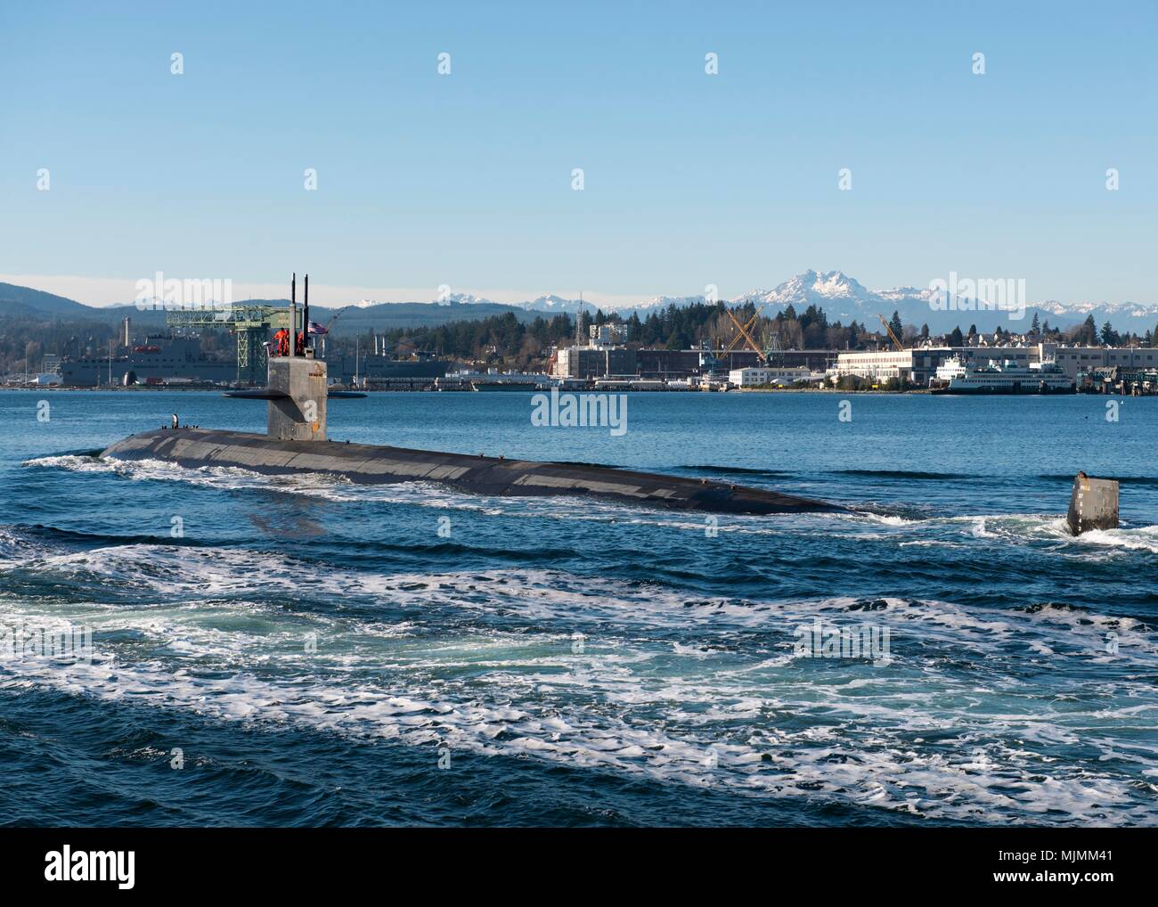 BREMERTON, Wash. (Dec. 11, 2017) The Los Angeles-class fast-attack ...