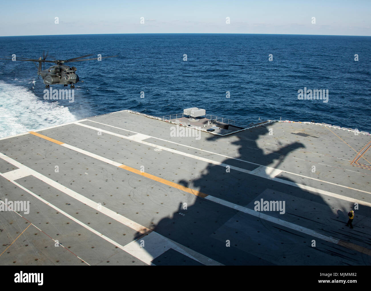 ATLANTIC OCEAN (Dec. 11, 2017) -- An HM-53E Sea Dragon, assigned to the ...