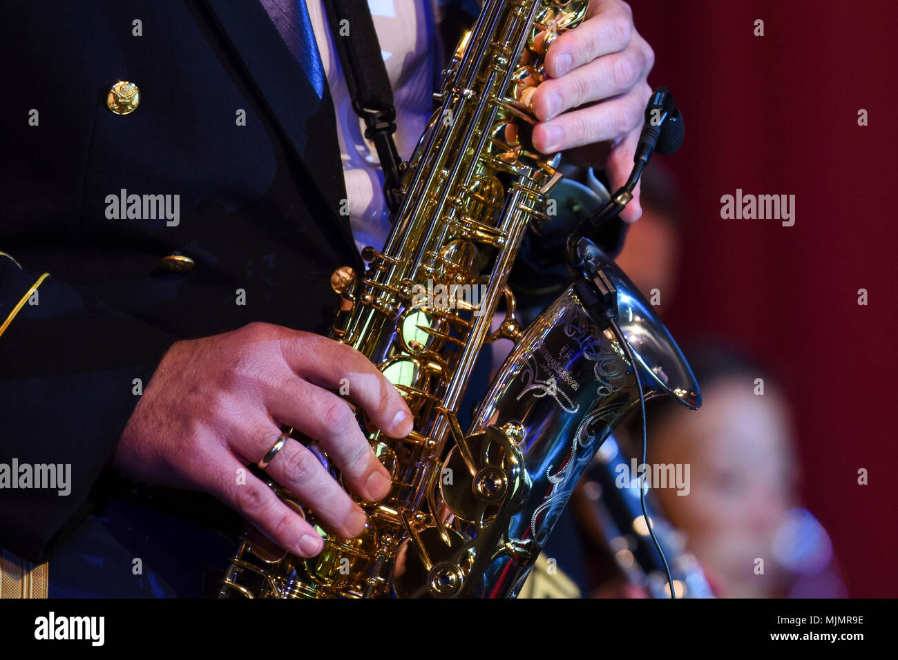 U.S. Army Staff Sgt. Thomas Lowry, U.S. Army Training and Doctrine ...